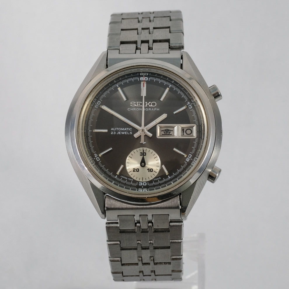 1971 Seiko Flyback Chronograph "Reverse Baby Panda" 7018-7000 – TokeiMedic